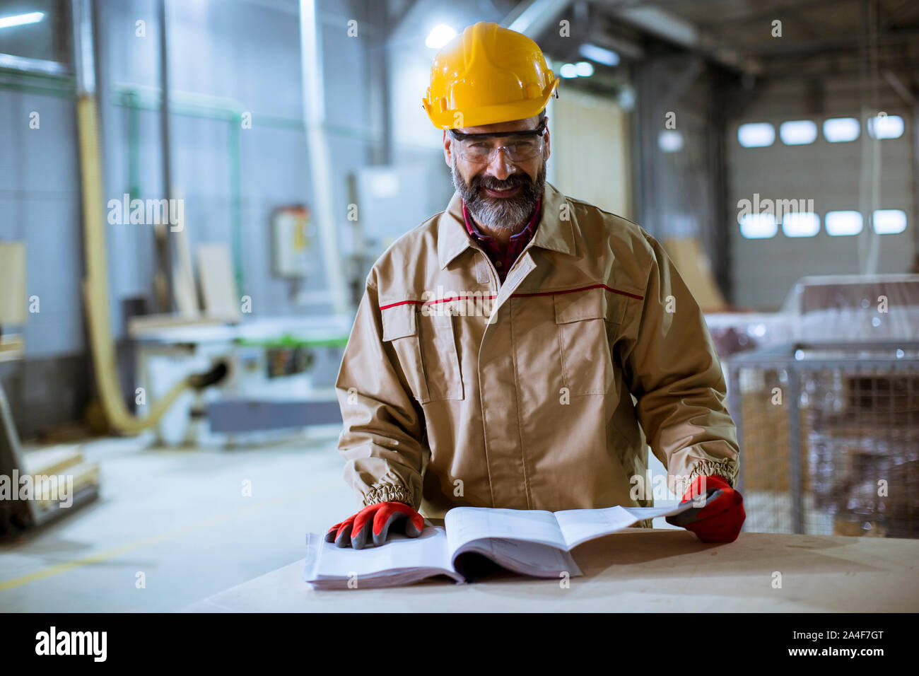 Middle aged worker hi-res stock photography and images - Alamy