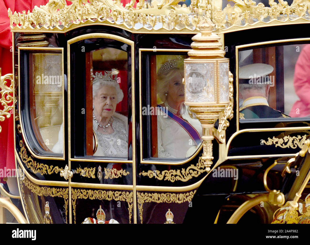 Queen elizabeth blue sash hi-res stock photography and images - Alamy