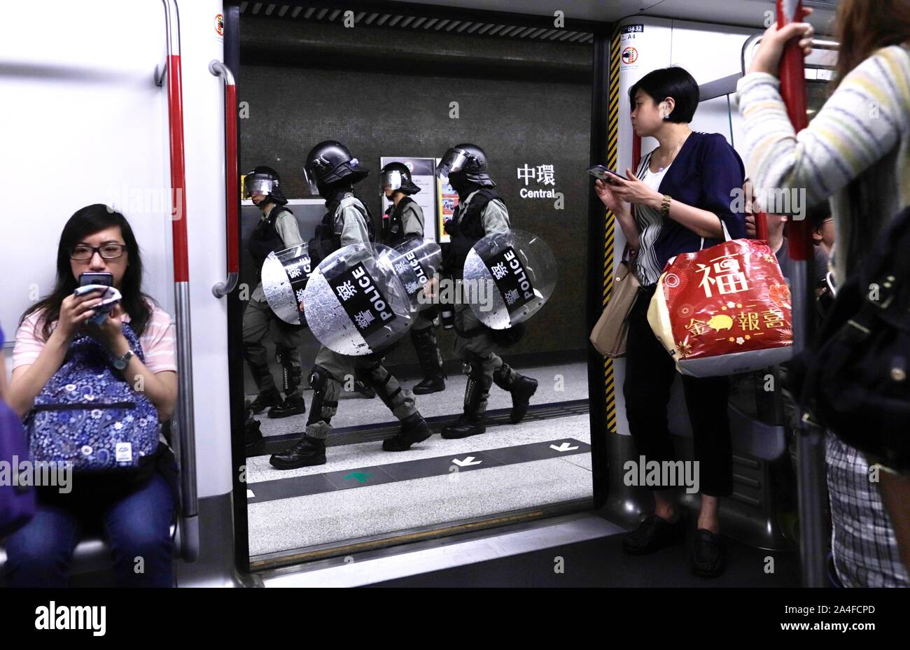 October 14, 2019, Hong Kong, Hong Kong SAR, China: Passengers on the ...