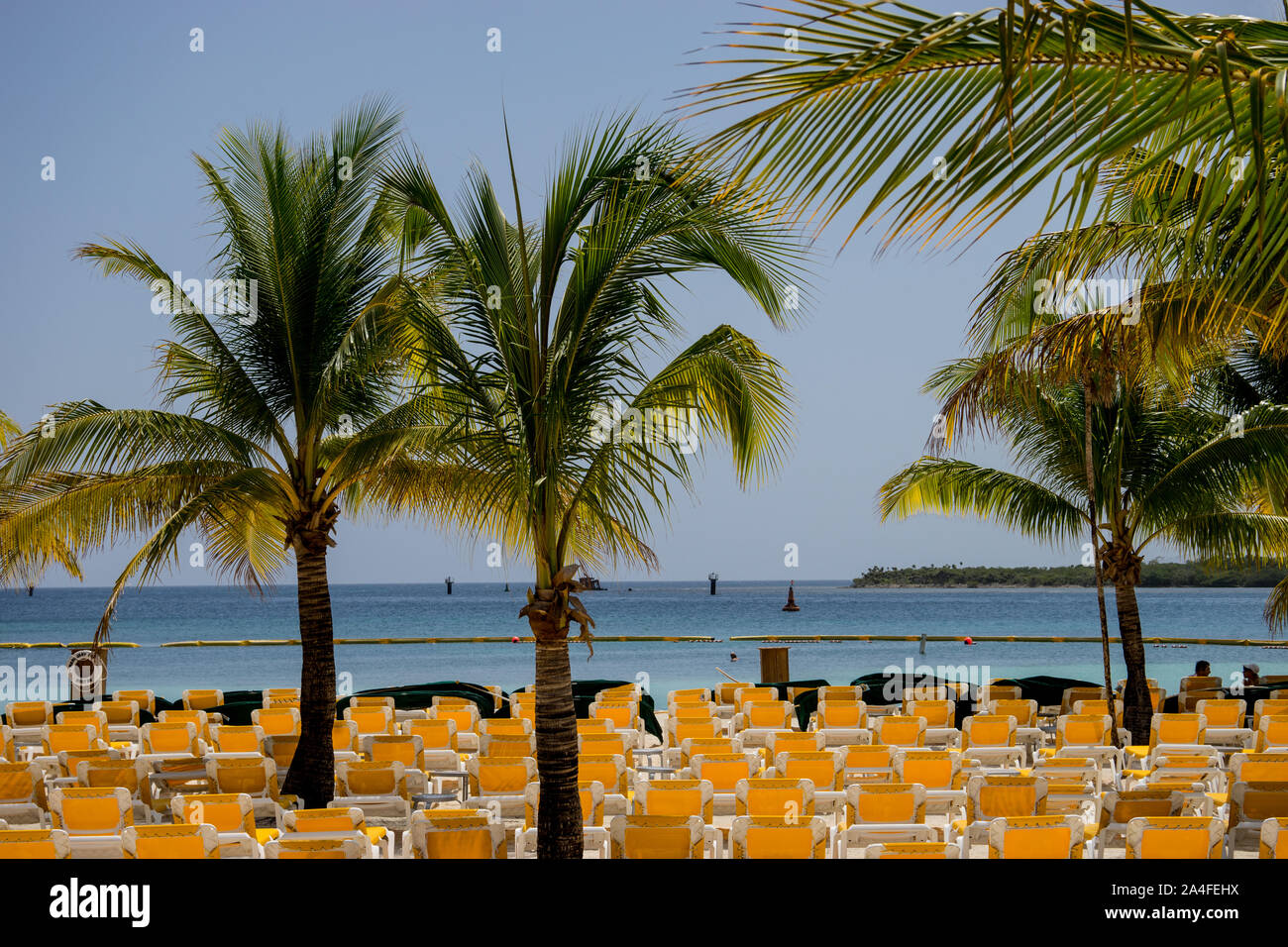 Mahogany Bay cruise ship stop, Roatan, Honduras Stock Photo - Alamy