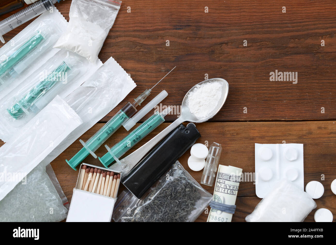 A lot of narcotic substances and devices for the preparation of drugs ...