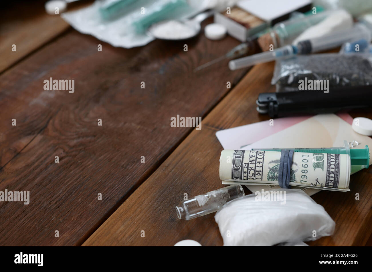 A lot of narcotic substances and devices for the preparation of drugs ...