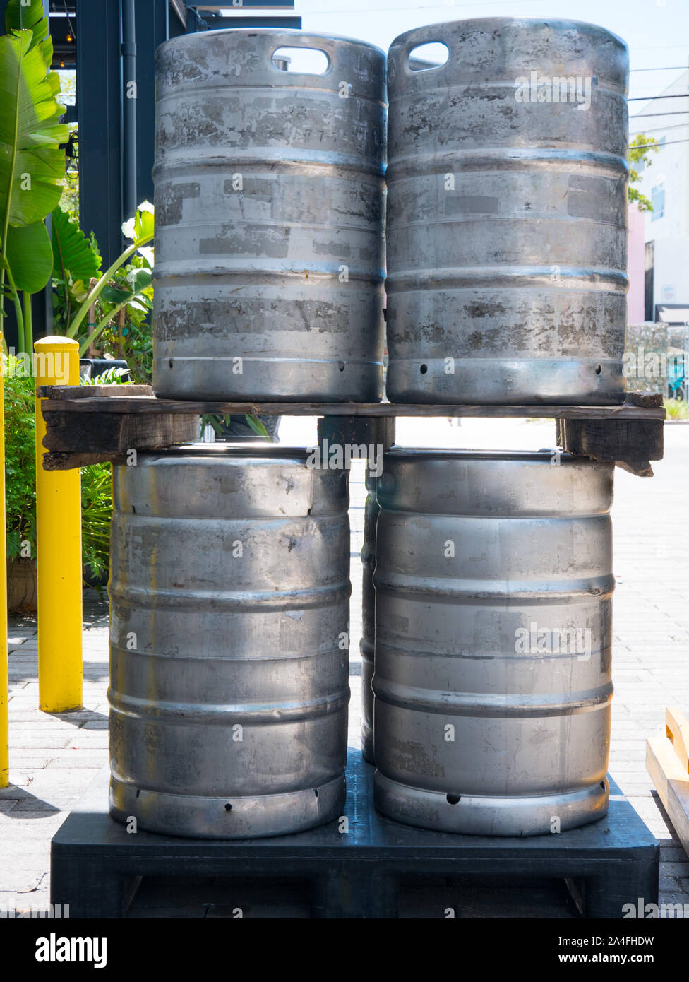 Aluminium can stack hi-res stock photography and images - Alamy