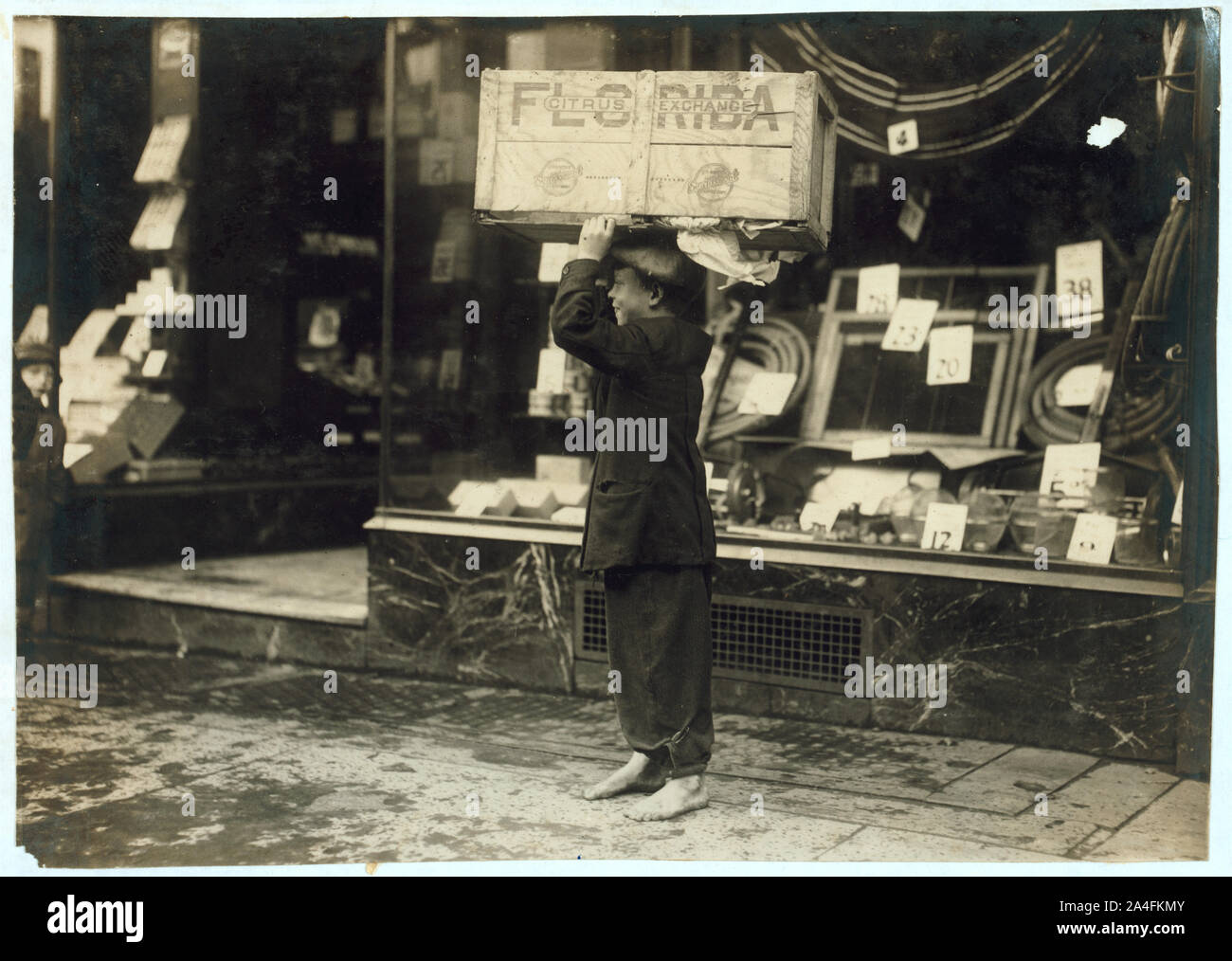 Toting hi-res stock photography and images - Alamy