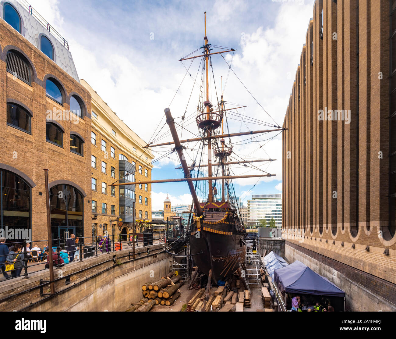 Rigging of the golden hinde hi-res stock photography and images - Alamy