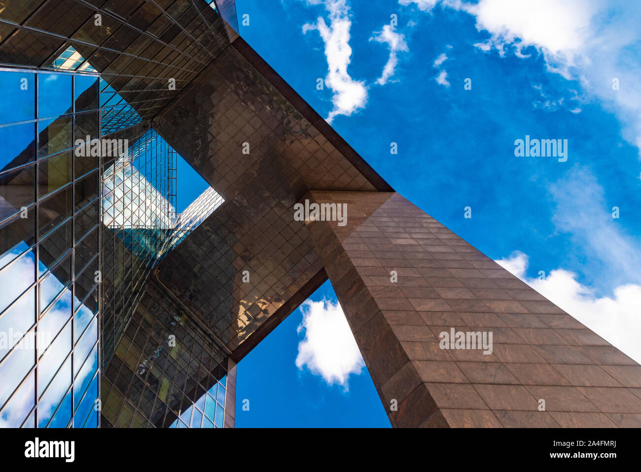 Eye reflection building hi-res stock photography and images - Alamy