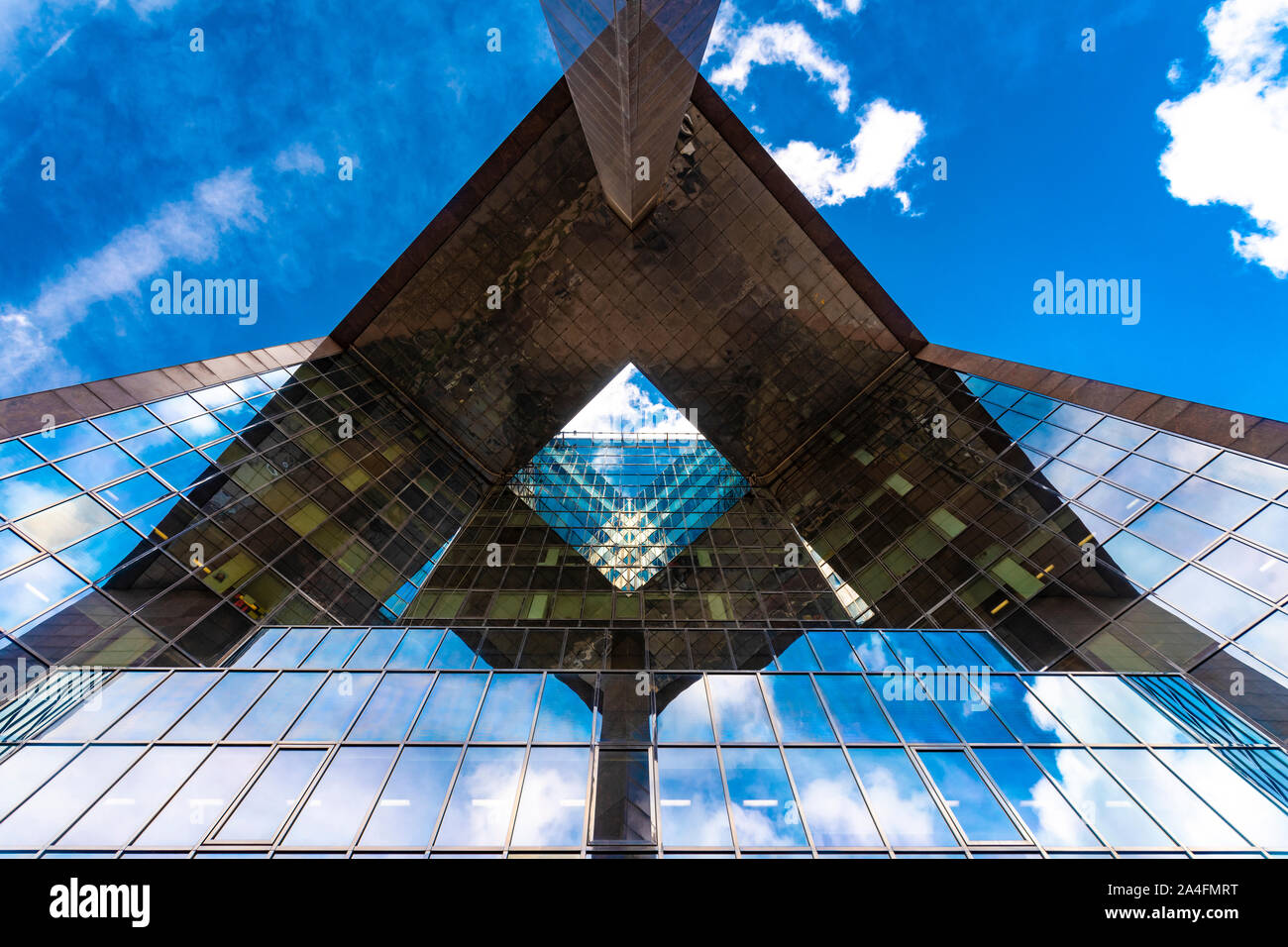 Eye reflection building hi-res stock photography and images - Alamy