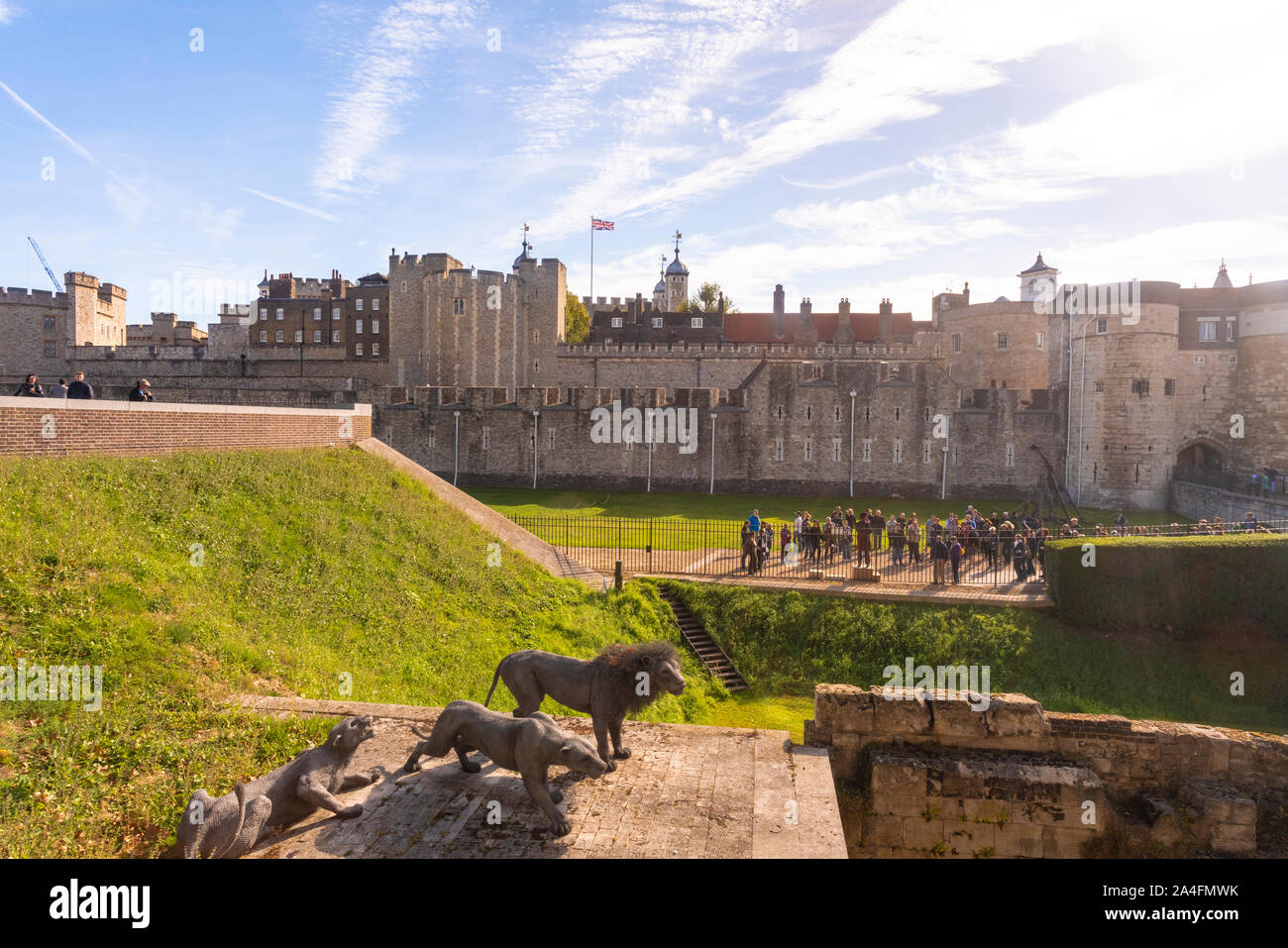Lion tower tower of london hi-res stock photography and images - Alamy