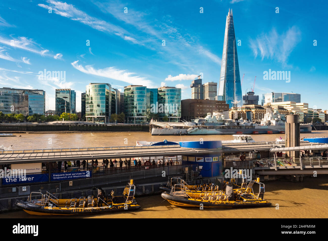 Blue sky london skyline hi-res stock photography and images - Alamy