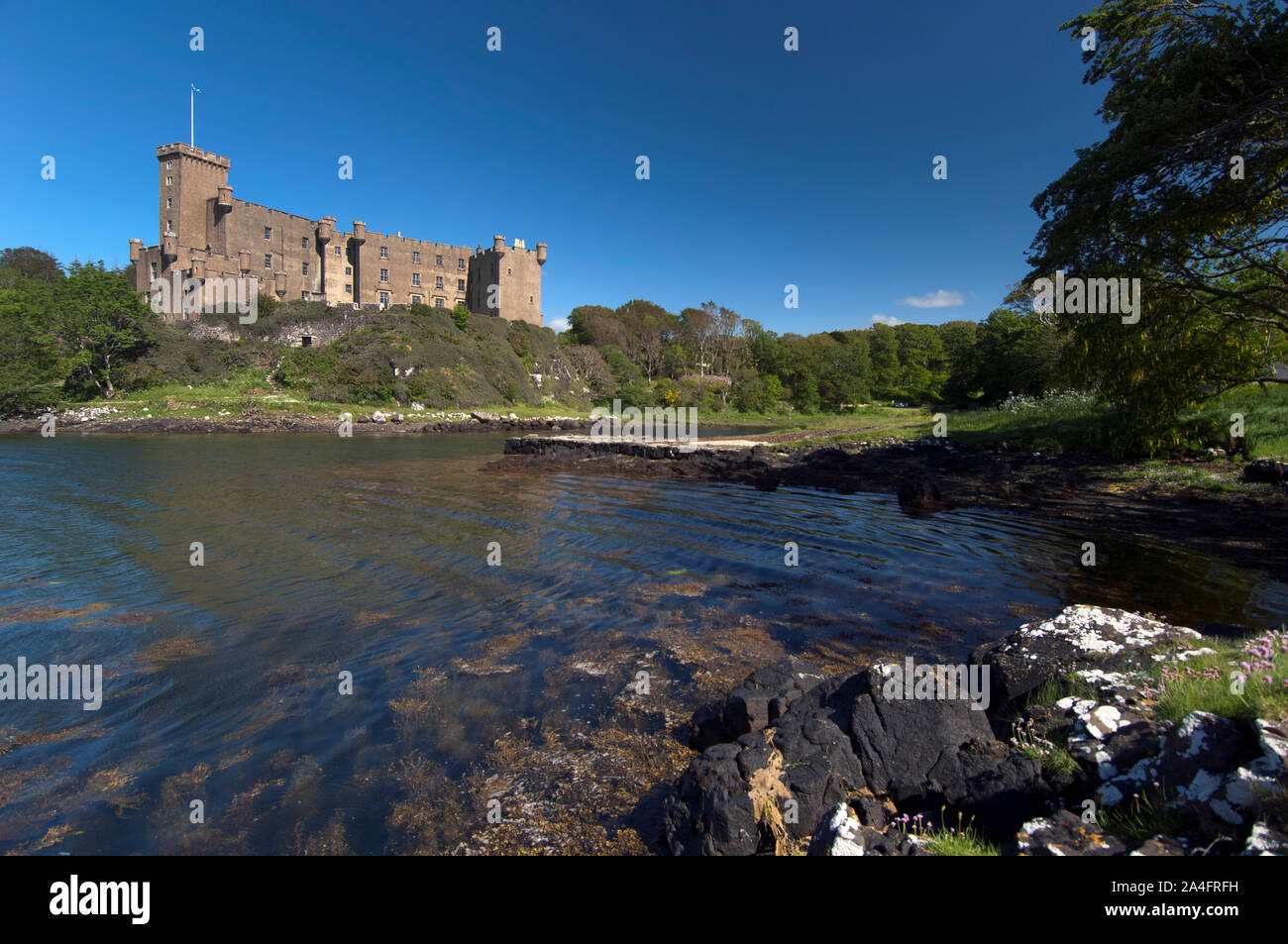 Duvegan castle hi-res stock photography and images - Alamy