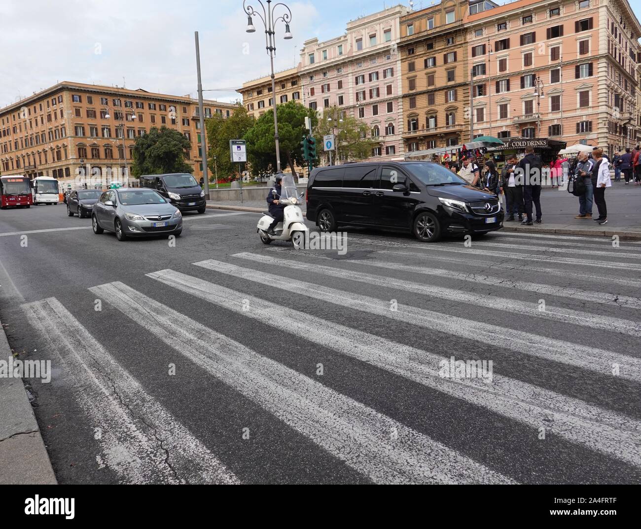 Traffic in Rome near a pedestrian crossing Stock Photo - Alamy