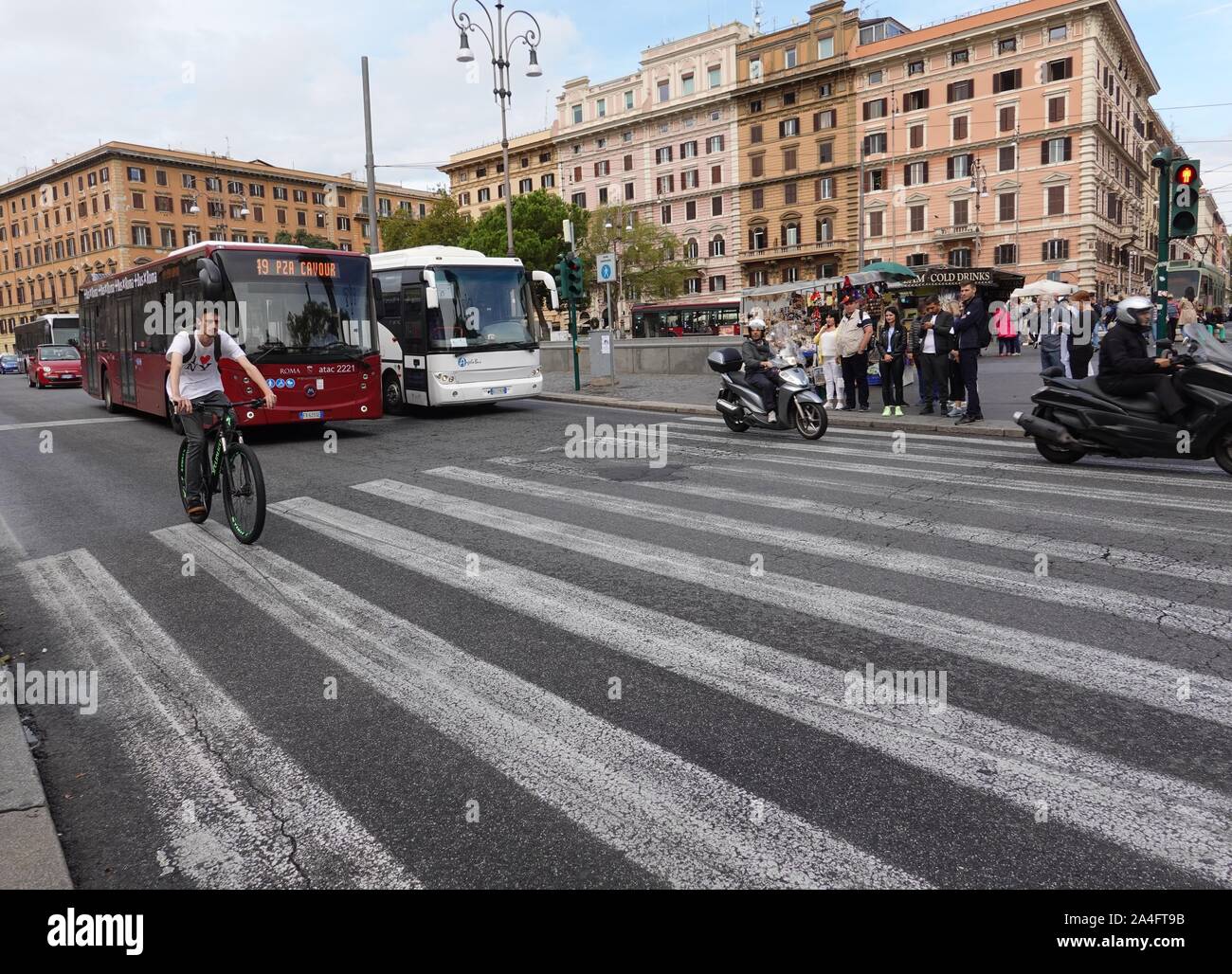 Traffic in Rome near a pedestrian crossing Stock Photo - Alamy