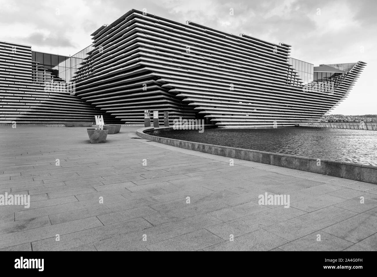 The impressive V&A Museum in Dundee on the Dundee waterfront Stock ...