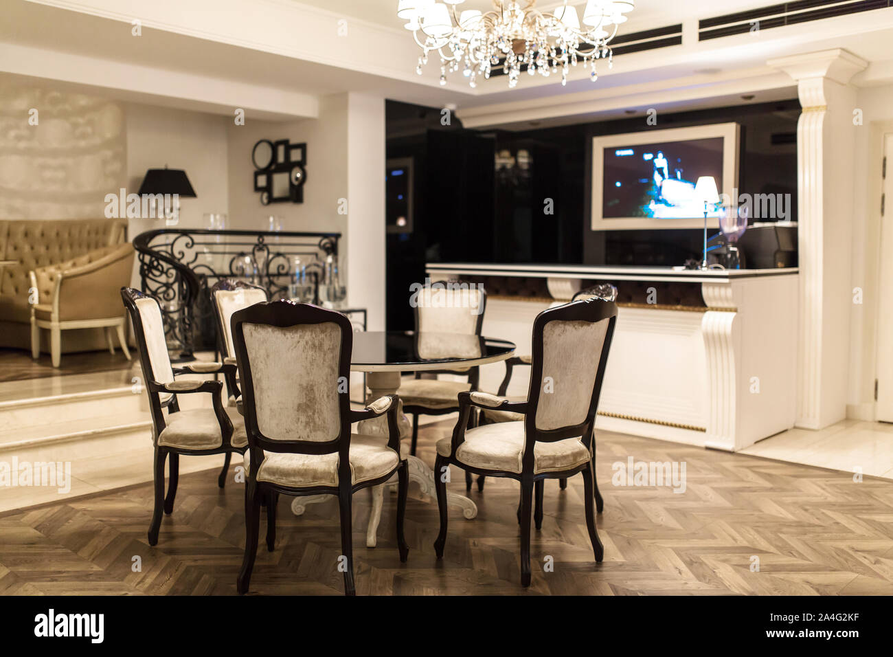 Round Bar Restaurant