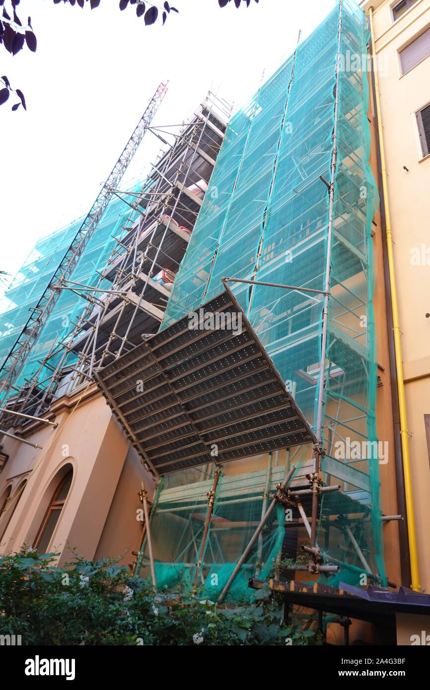 Rome scaffolding hi-res stock photography and images - Alamy
