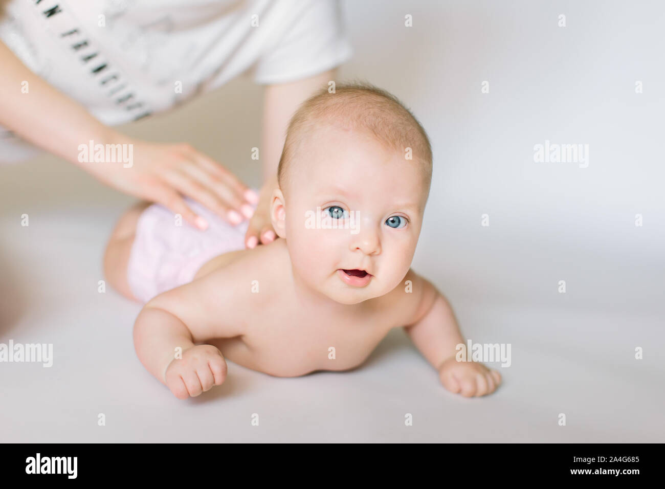 Mother massaging and exercise her little baby back Stock Photo - Alamy