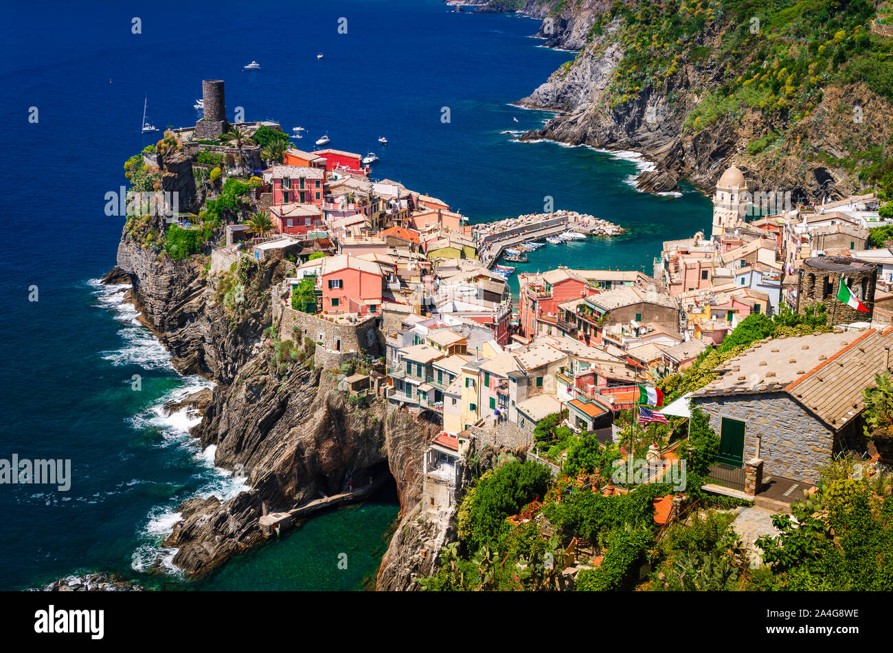 The town of Vernazza from the Sentiero Azzurro (Blue Trail), Cinque ...