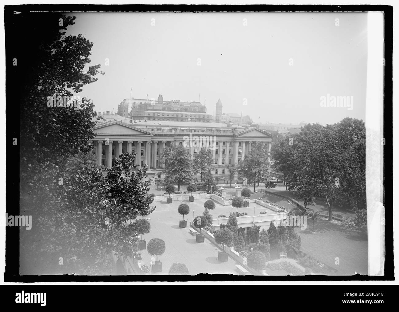 Treasury from White House [...] Stock Photo - Alamy