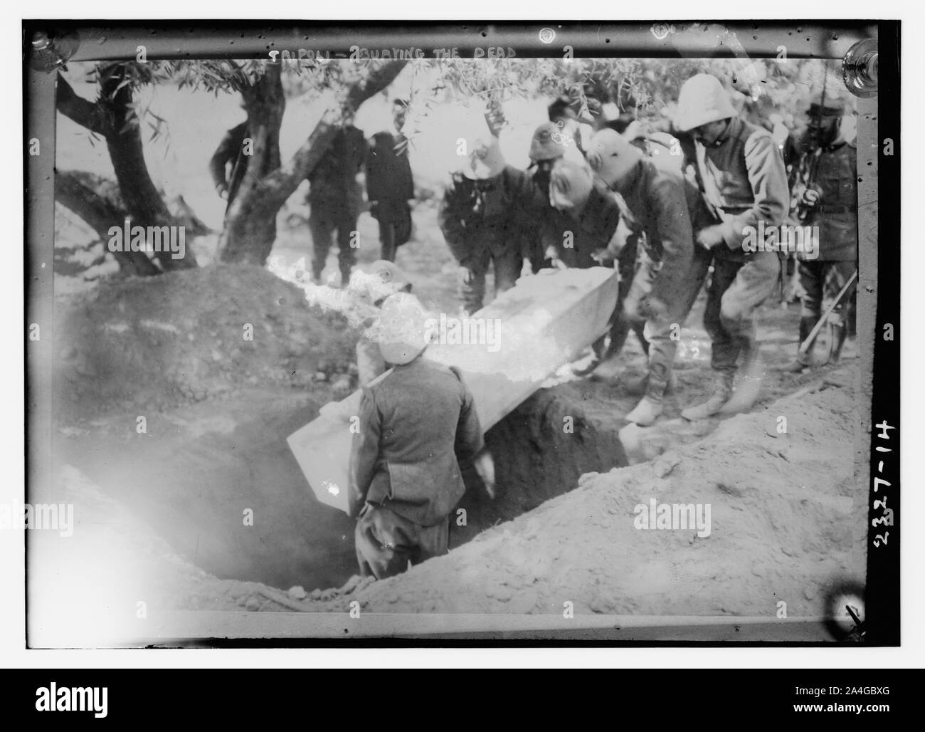 Burying the dead hi-res stock photography and images - Alamy