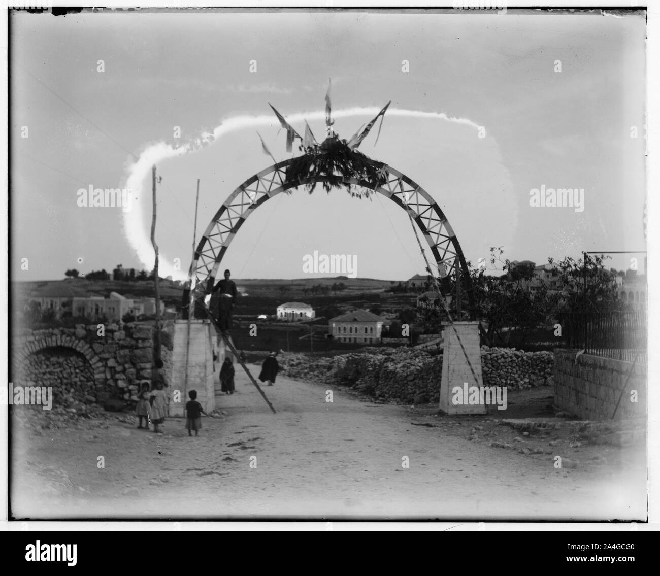 Commemorative triumphal arch hi-res stock photography and images - Alamy