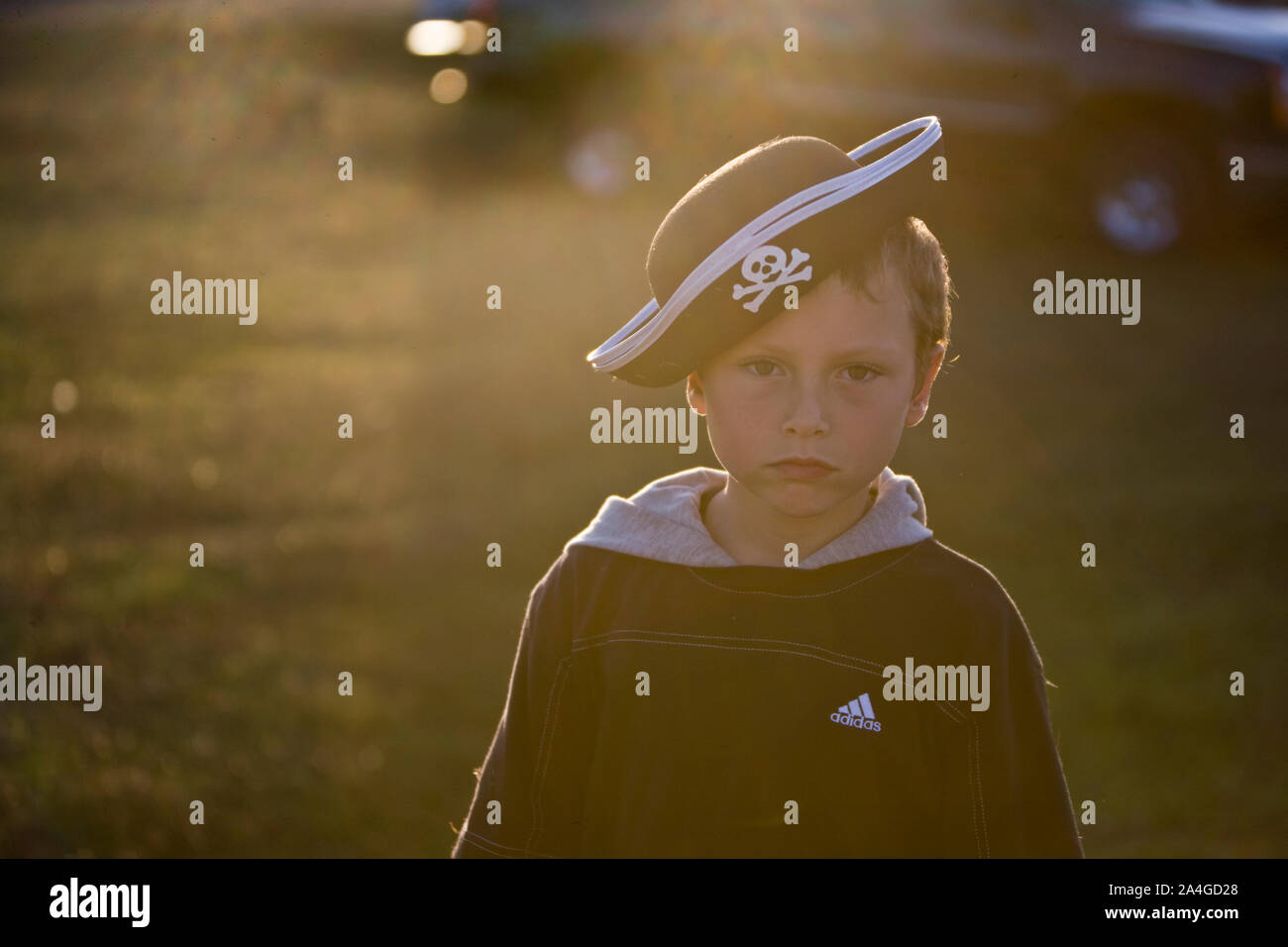 Boy wearing pirate hat hi-res stock photography and images - Alamy