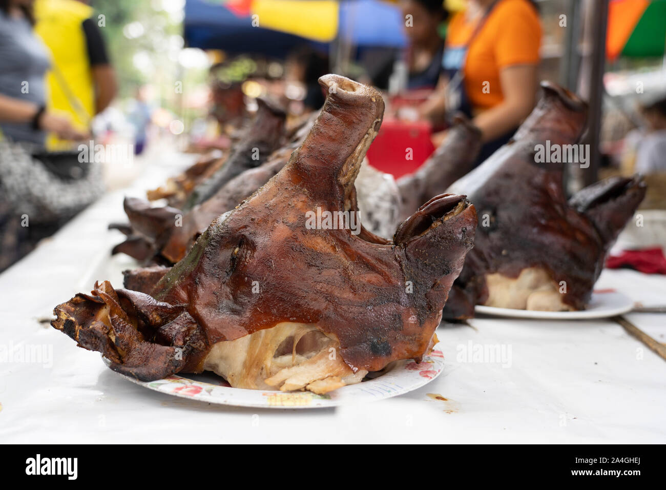 Roasted pig head lechon hi-res stock photography and images - Alamy
