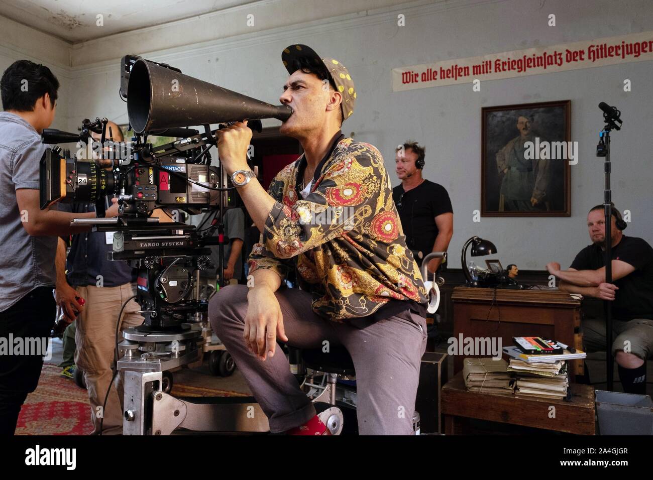 JOJO RABBIT, director Taika Waititi, on-set, 2019. ph: Larry Horricks ...