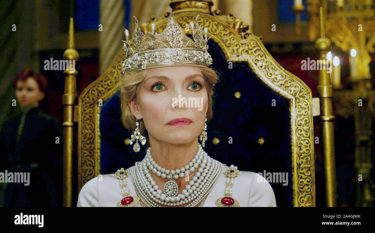 MALEFICENT: MISTRESS OF EVIL, Michelle Pfeiffer as Queen Ingrith, 2019 ...