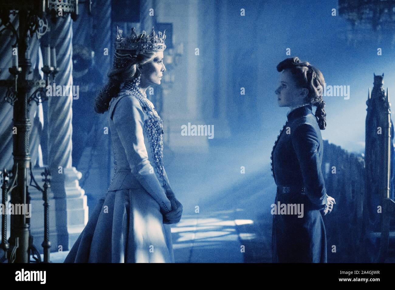 MALEFICENT: MISTRESS OF EVIL, from left: Michelle Pfeiffer as Queen ...