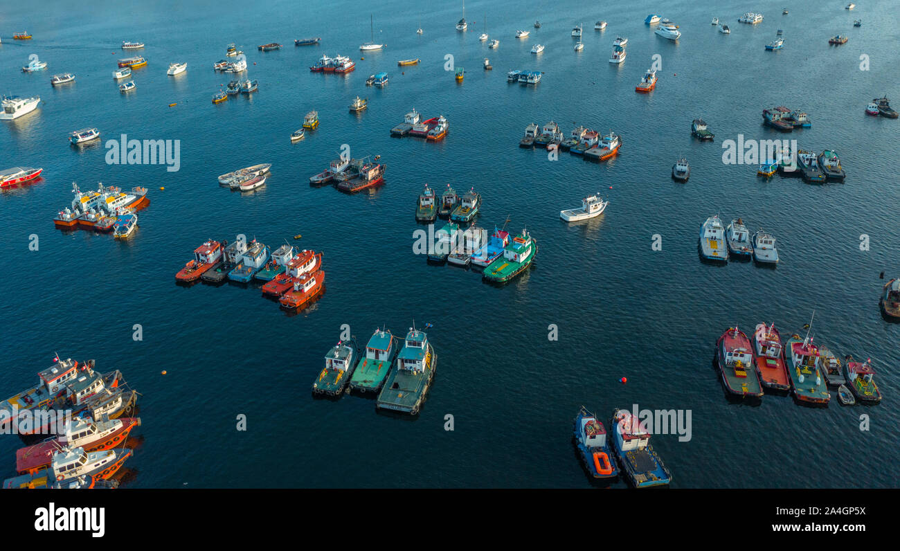Container ships small boats hi-res stock photography and images - Alamy