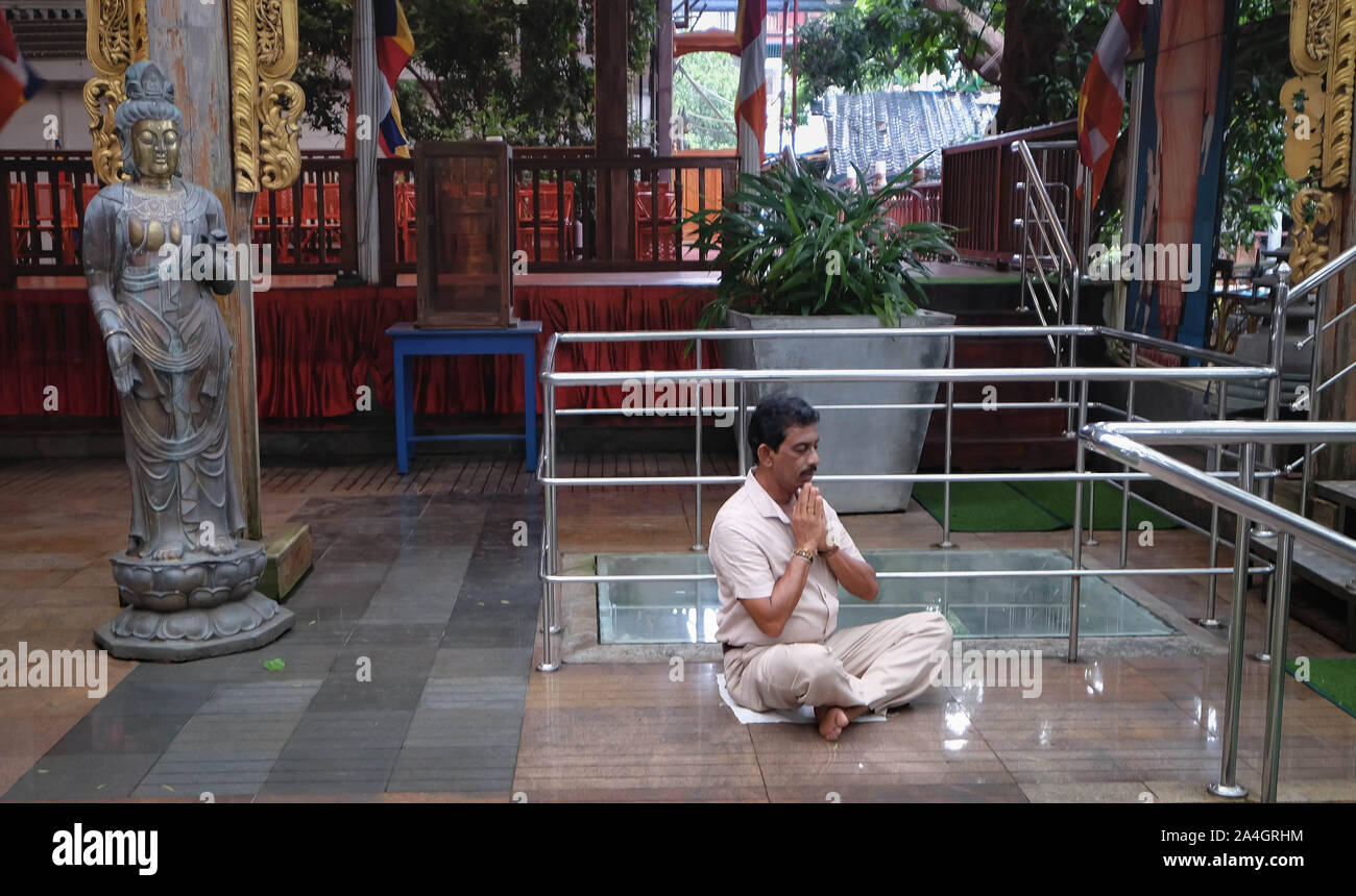 Inside gangaramaya buddhist temple colombo hi-res stock photography and images - Alamy