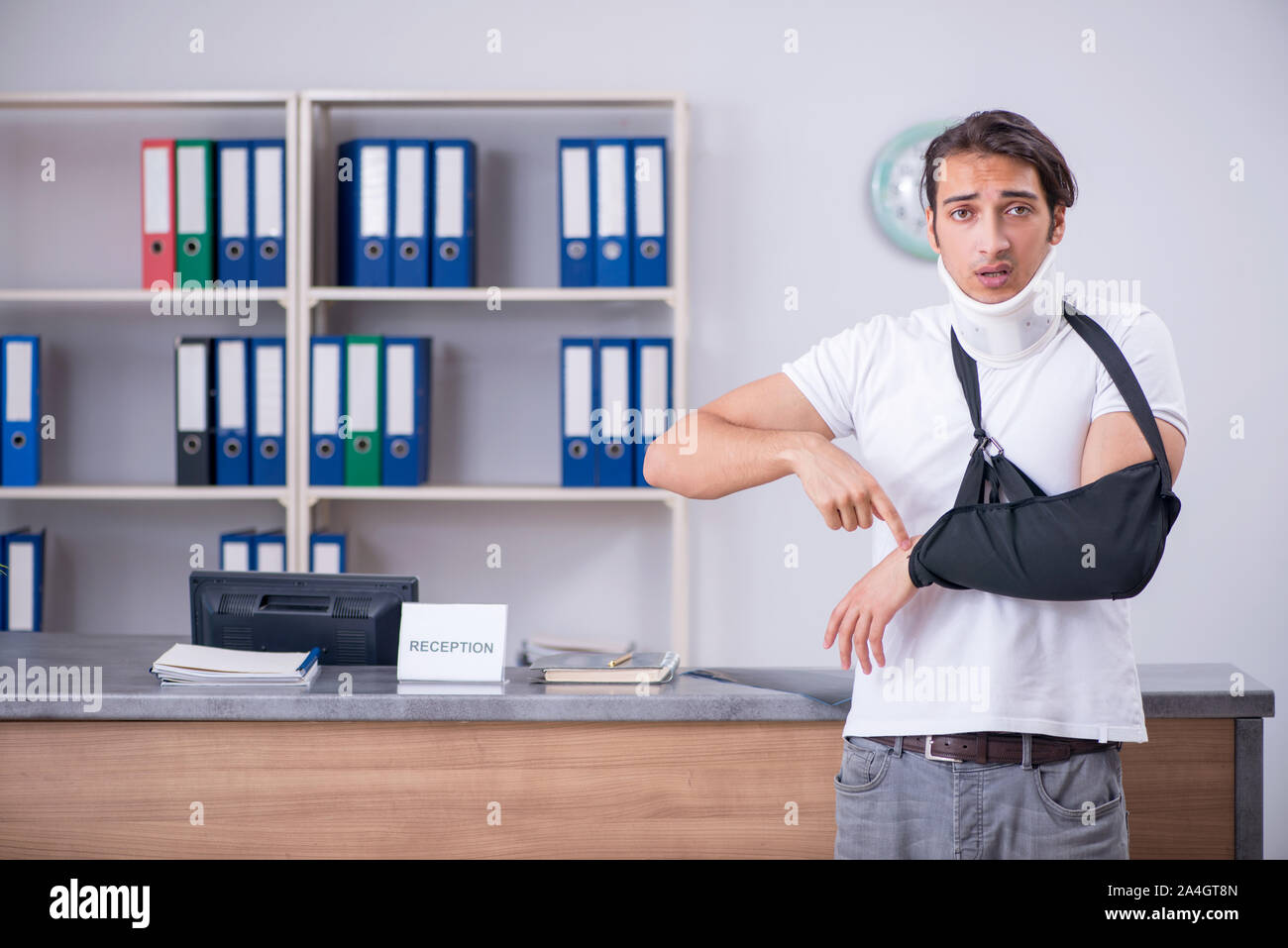 Long queue doctor clinic hi-res stock photography and images - Alamy