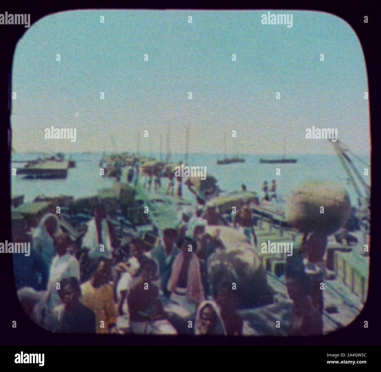 Tuticorin - crowded boat landing Stock Photo - Alamy