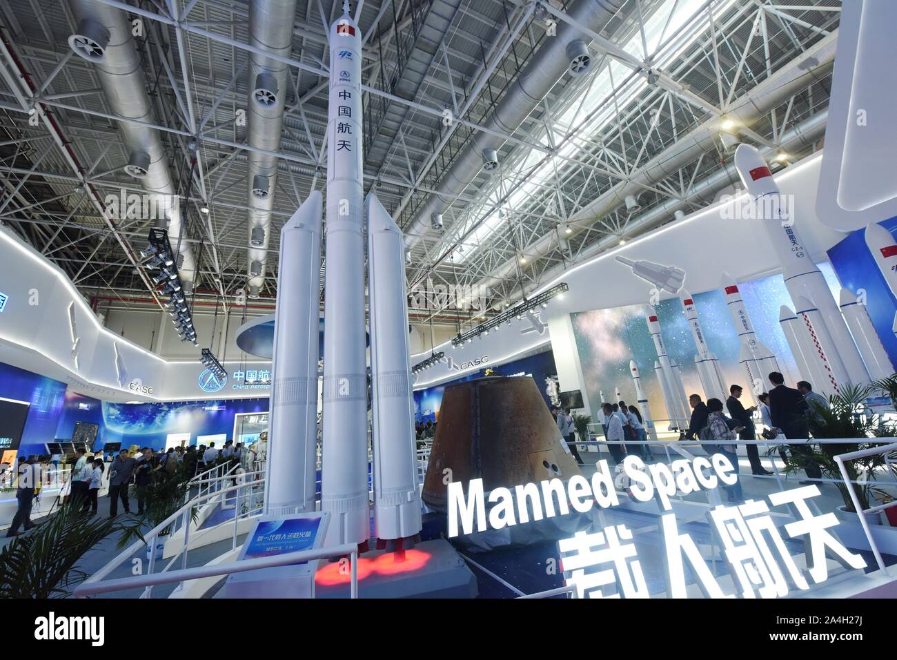Manned rocket hi-res stock photography and images - Alamy