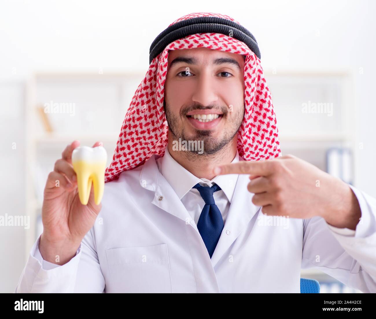 The arab dentist working on new teeth implant Stock Photo - Alamy