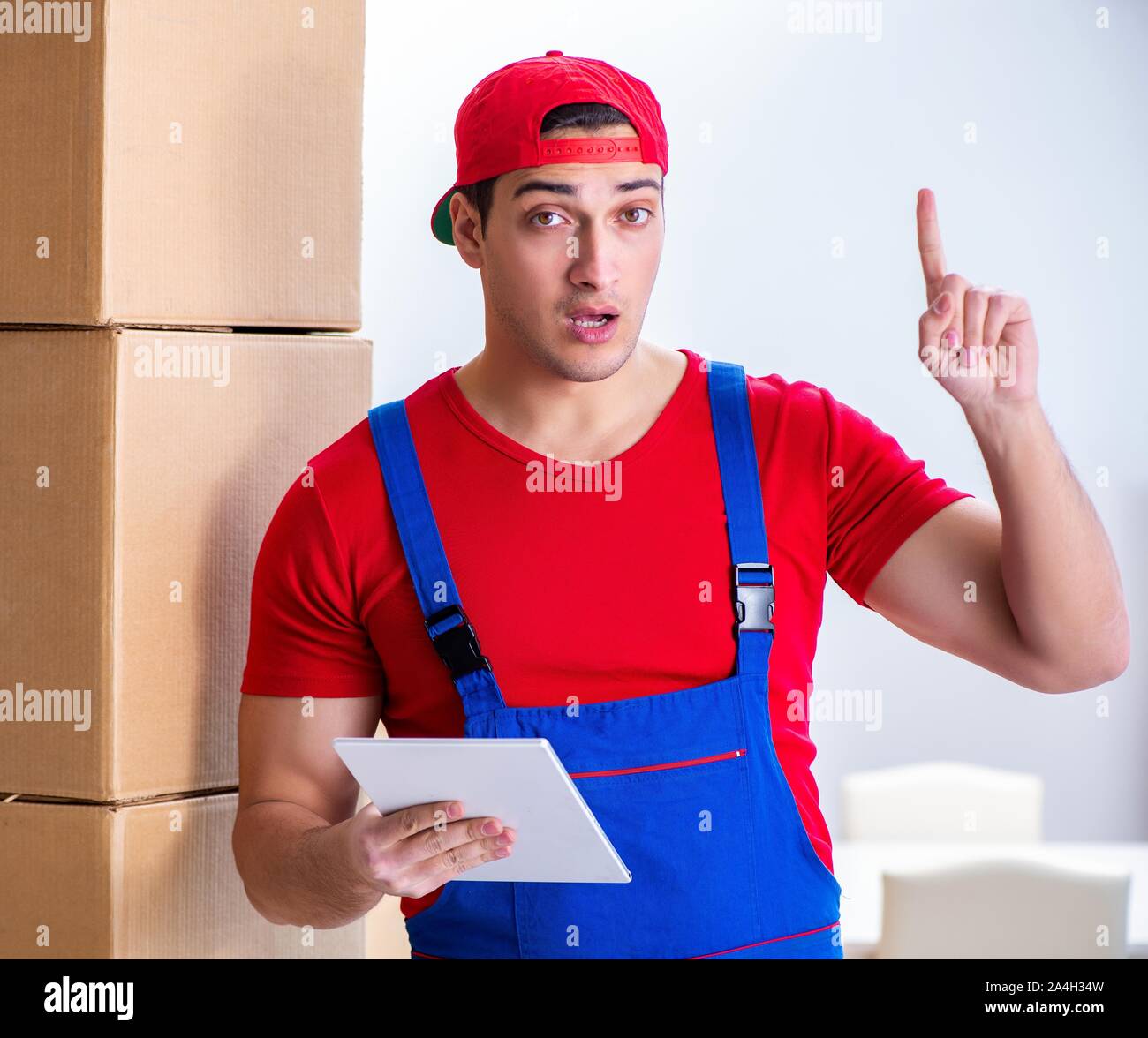 The contractor worker moving boxes during office move Stock Photo - Alamy