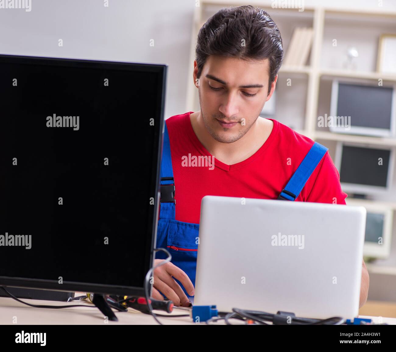 The professional repair engineer repairing broken tv Stock Photo - Alamy