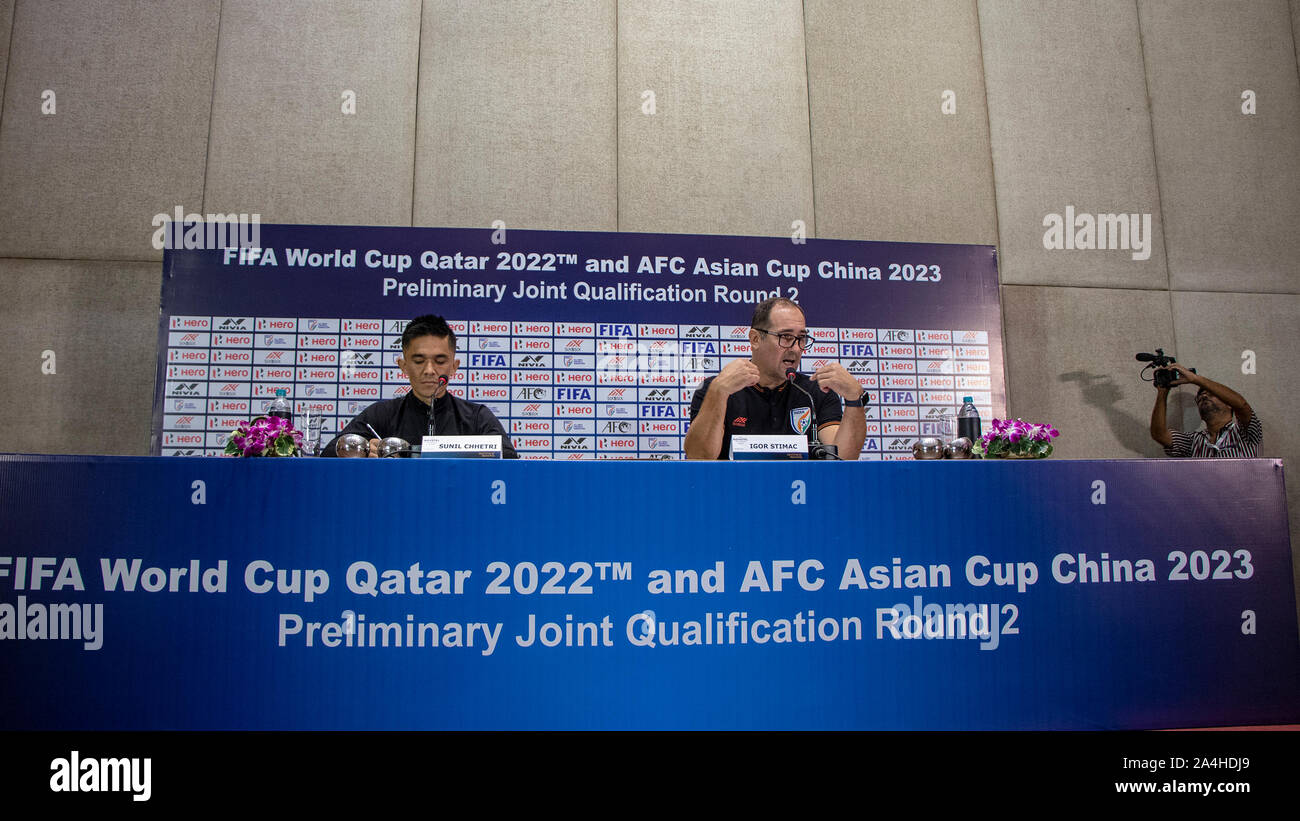 Qatar national soccer team captain hi-res stock photography and images ...