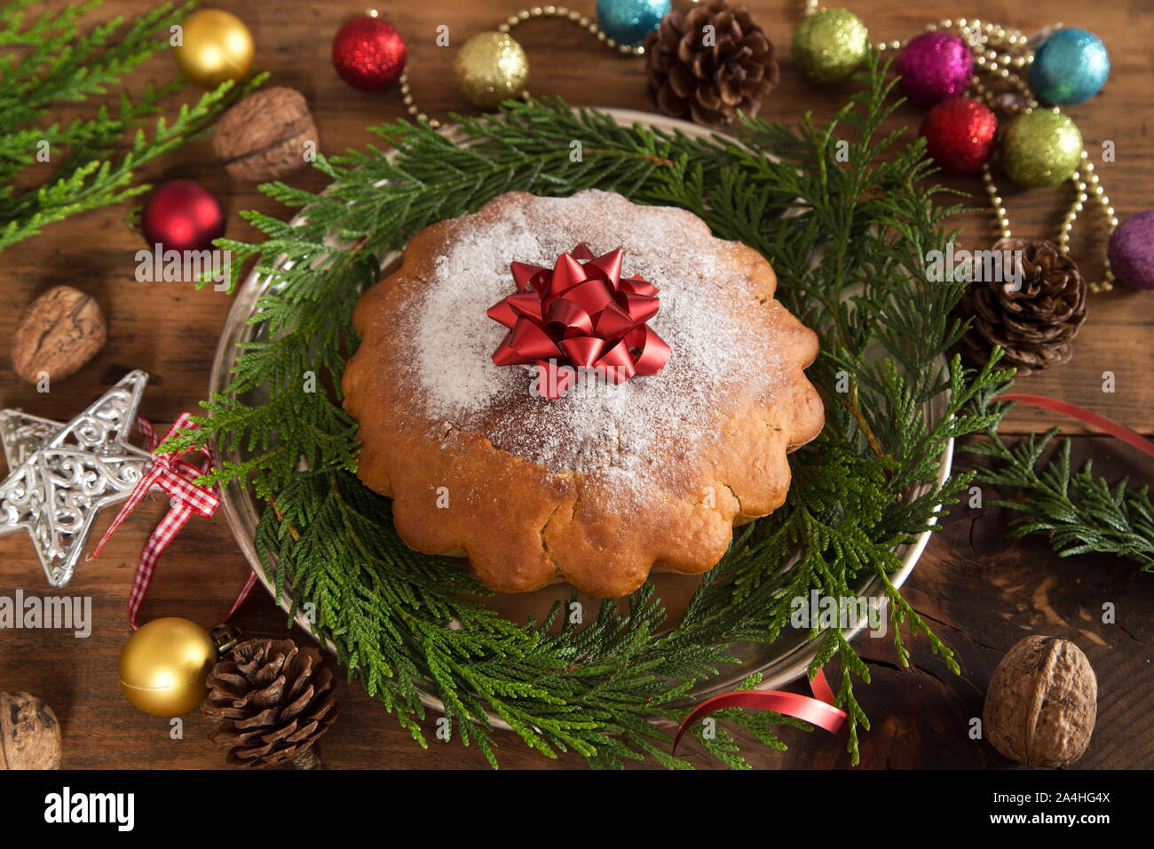 Silver cake balls hi-res stock photography and images - Alamy