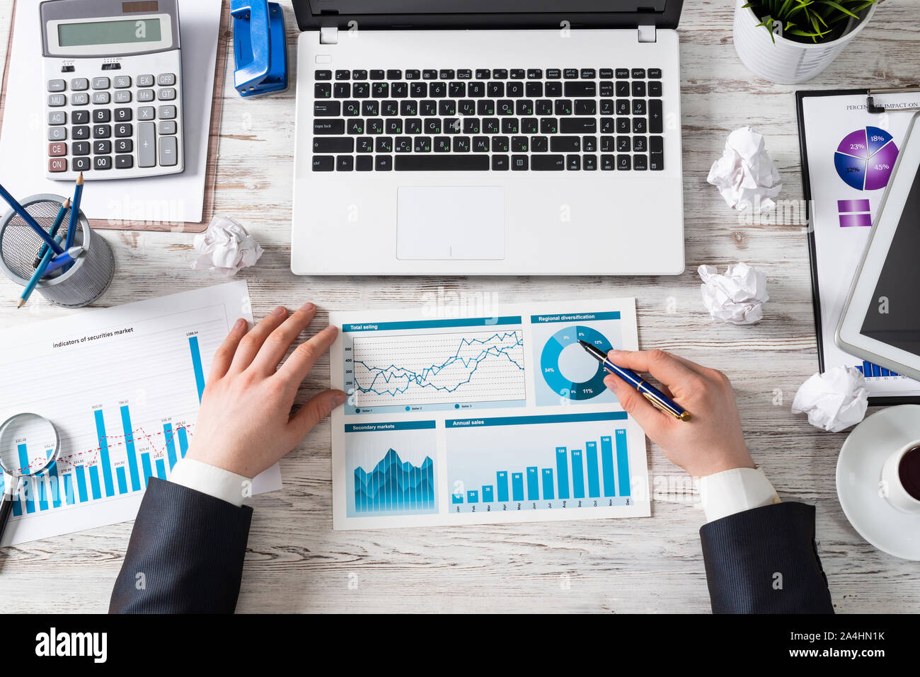 Trend reports hi-res stock photography and images - Alamy