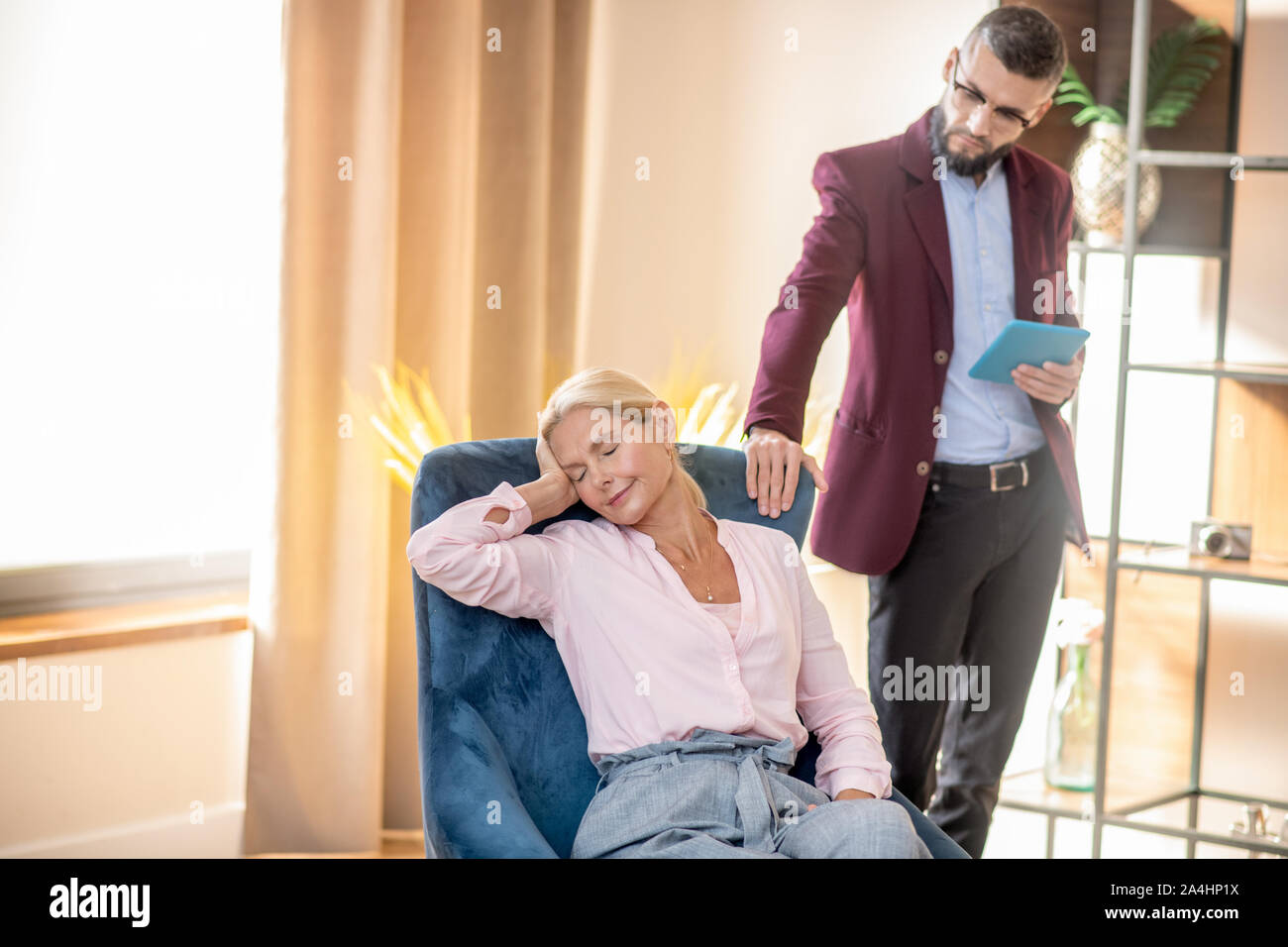 Woman feeling concerned while speaking with psychoanalyst Stock Photo ...