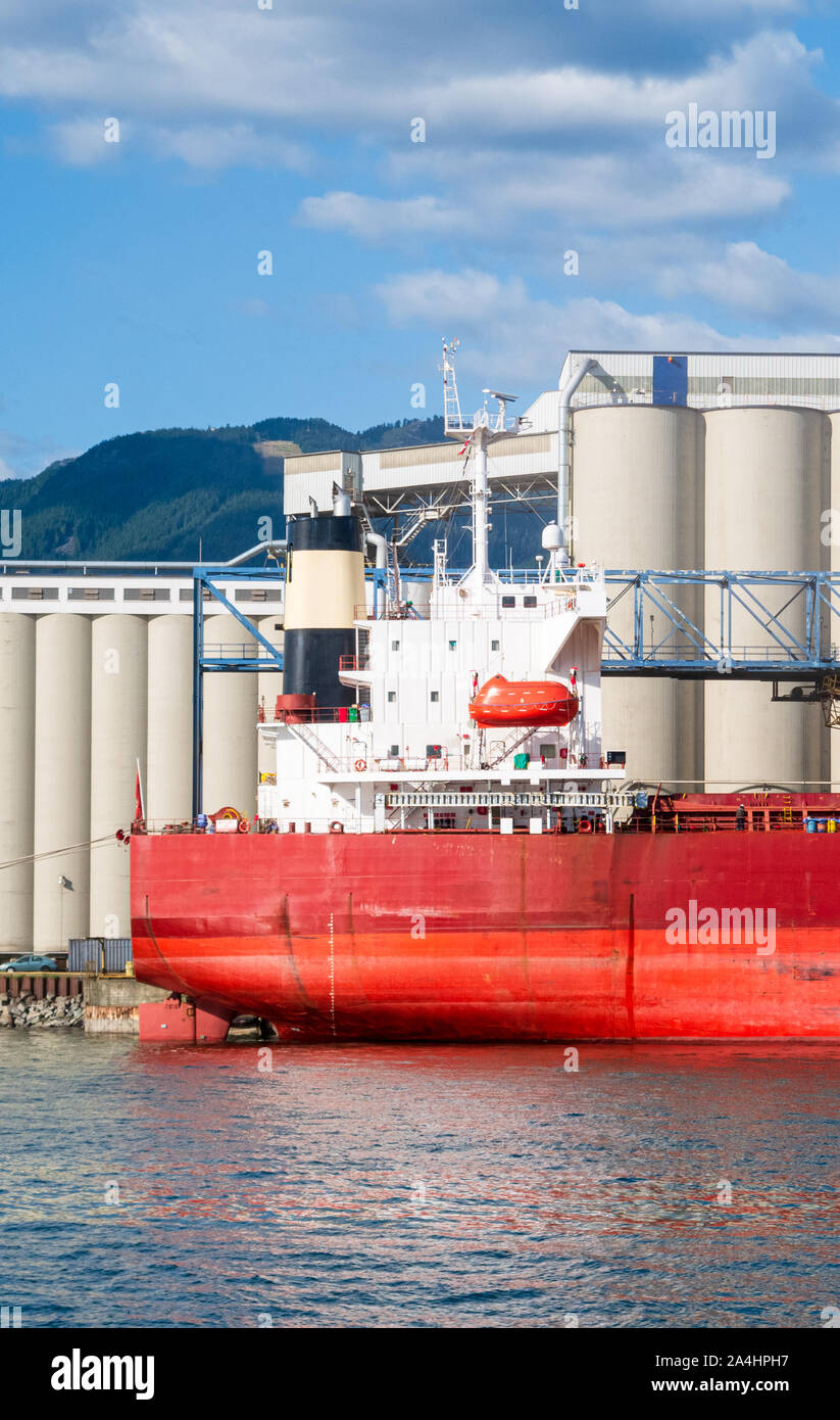 Aft end of dry-cargo ship moored at marine terminal for loading Stock ...