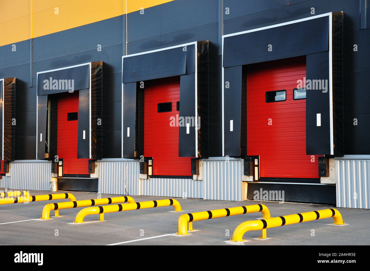Warehouse exterior loading dock hi-res stock photography and images - Alamy