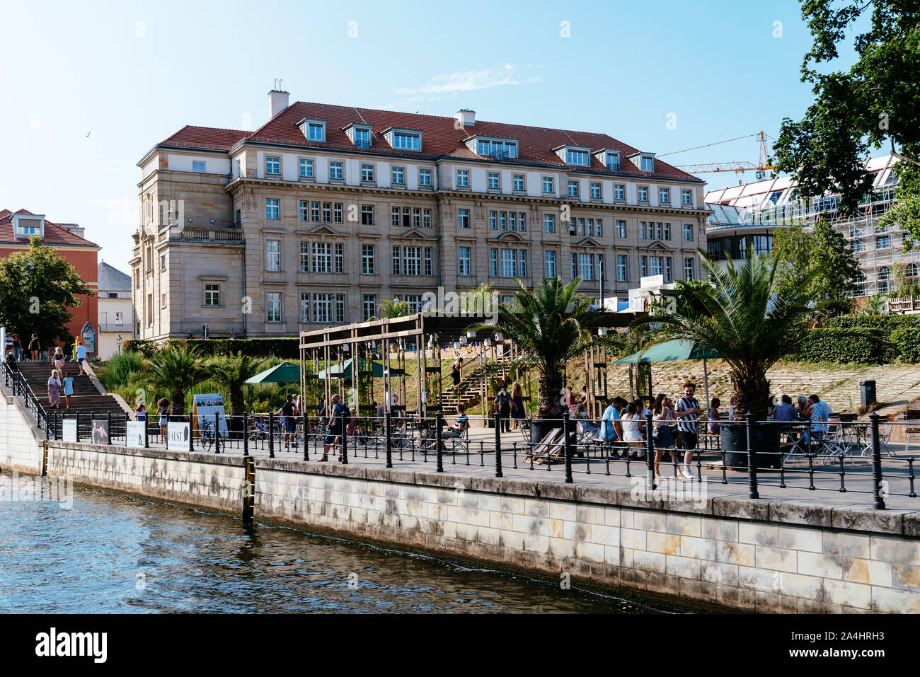 Riverside terrace hi-res stock photography and images - Alamy