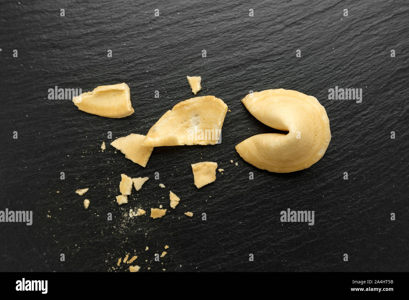 Cracked chinese fortune cookie hi-res stock photography and images - Alamy