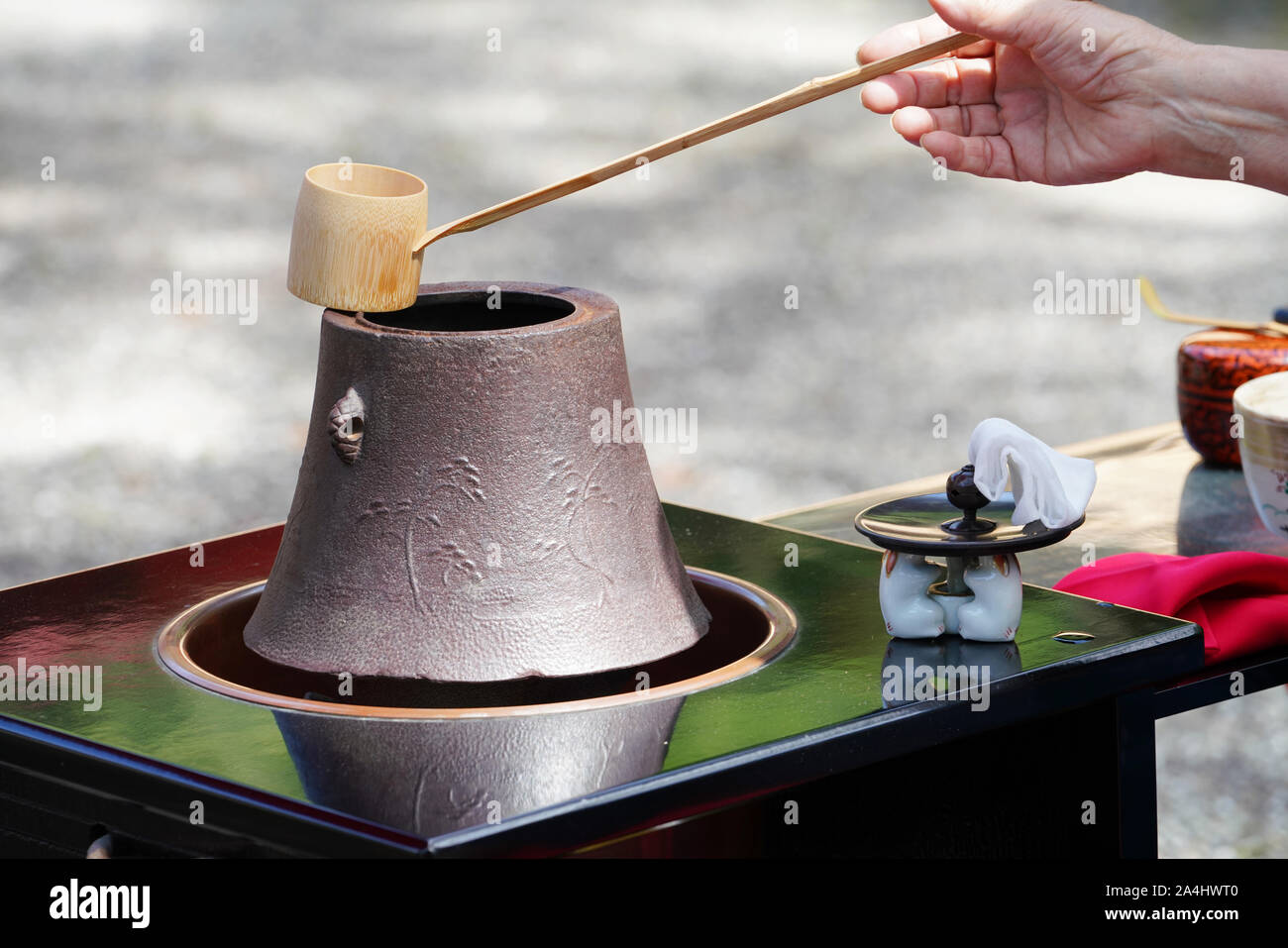 Japanese macha ceremony hi-res stock photography and images - Alamy