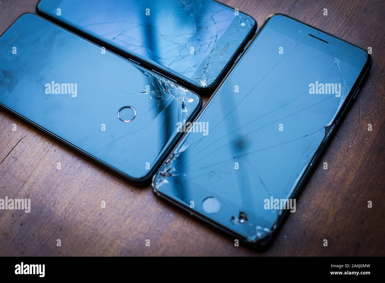 Mobile phones maintenance repair hi-res stock photography and images ...