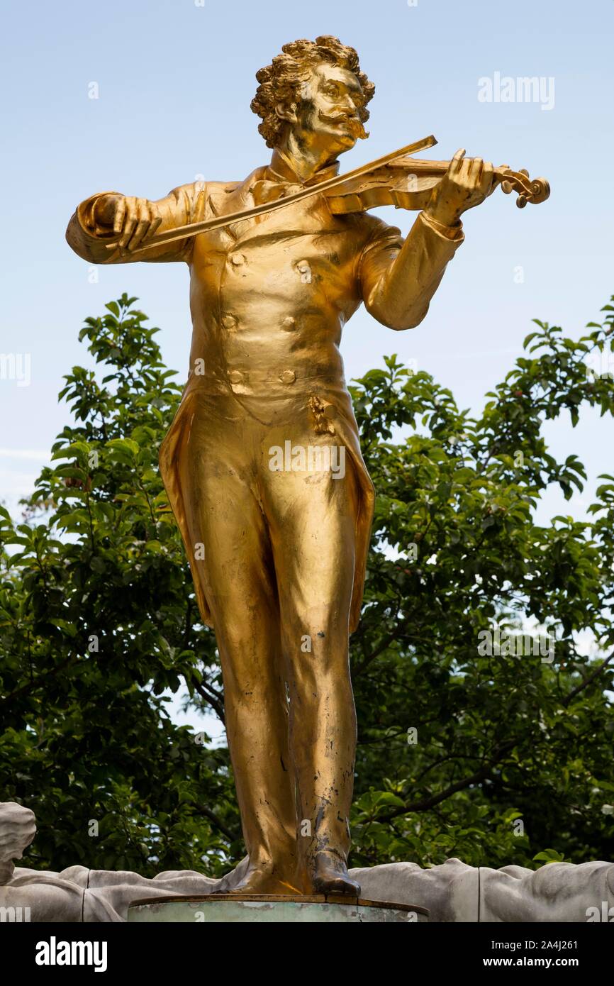 Golden statue of strauss hi-res stock photography and images - Alamy