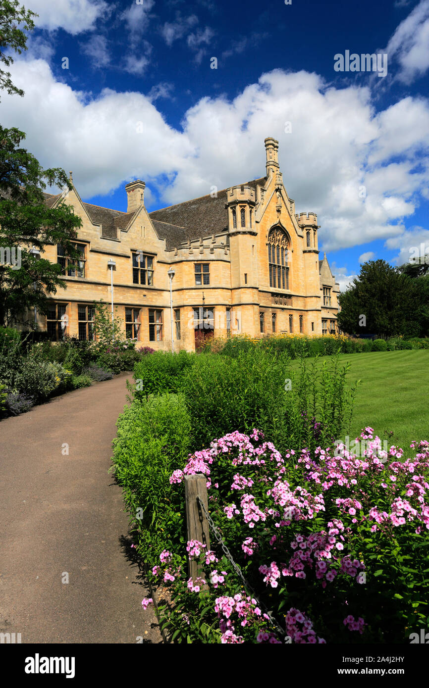 The Oundle School buildings, Oundle town, Northamptonshire, England, UK ...