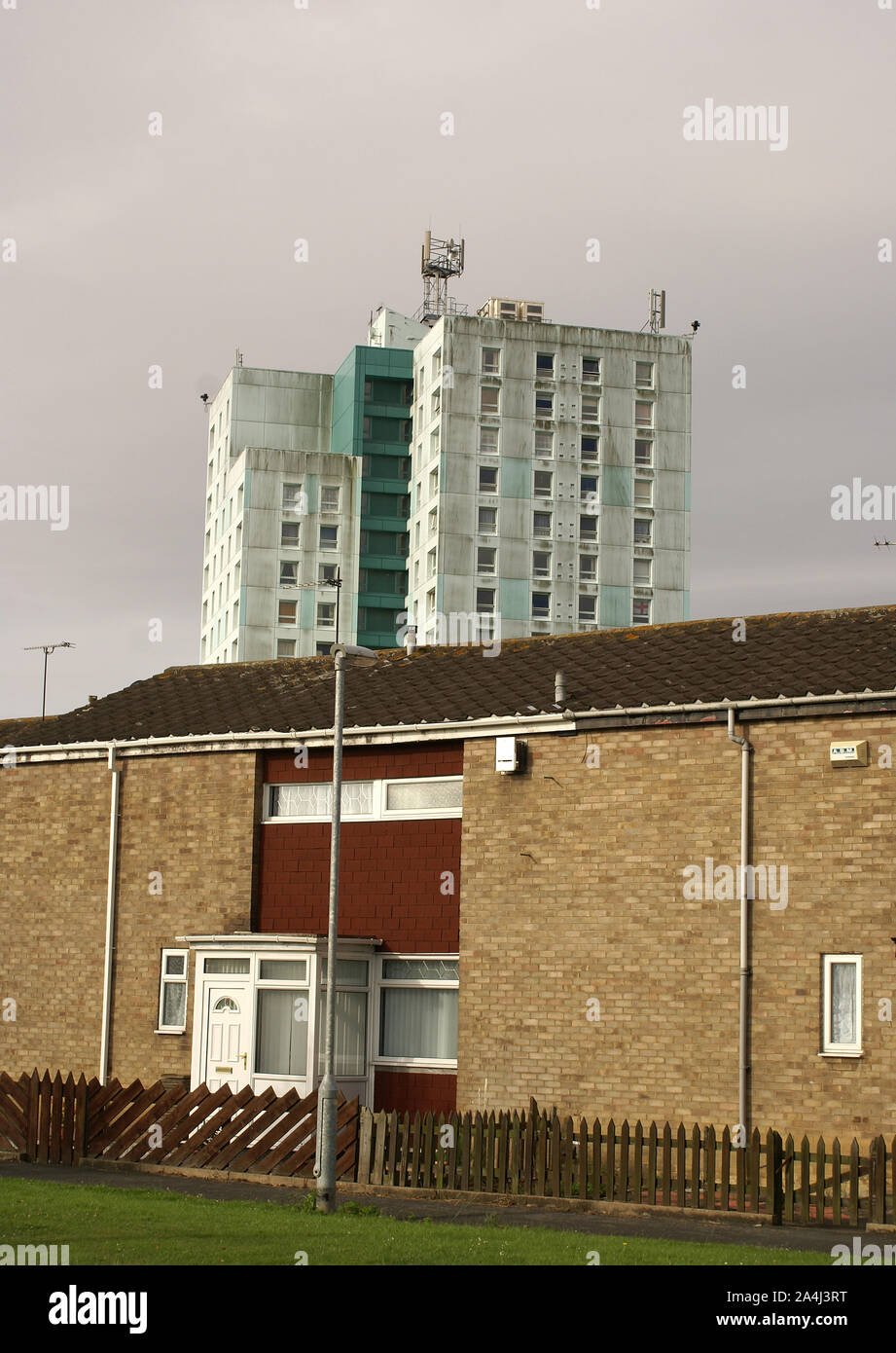 Family home exterior 1960s hi-res stock photography and images - Alamy